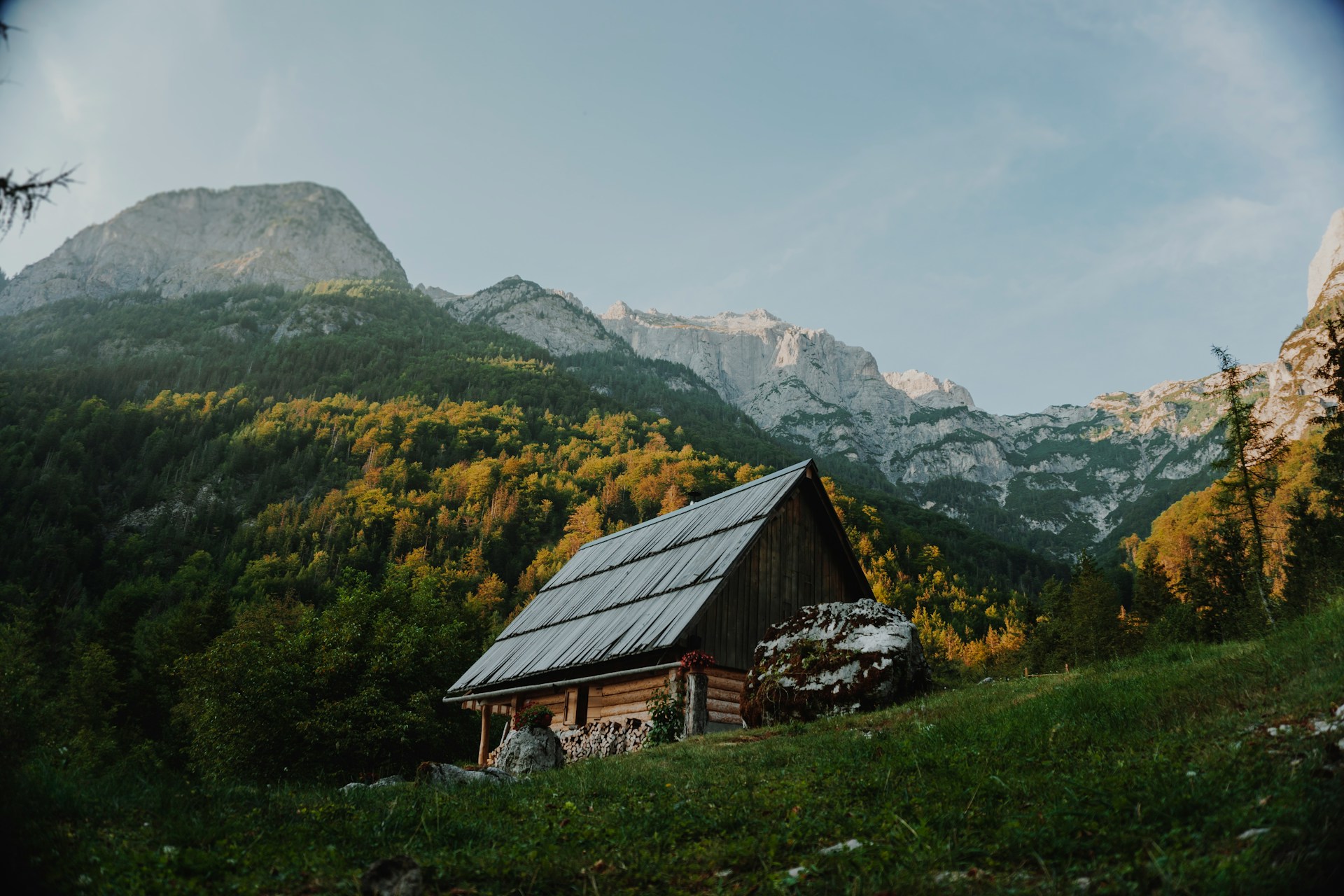 How to Plan the Perfect Mountain Cabin Getaway - Bamba Travel